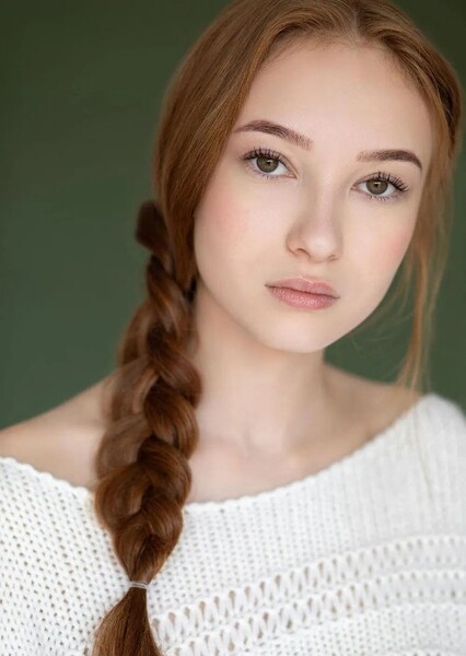 Fan Casting Caroline Elle Abrams as 18 in Face Claims Sorted by Age in ...