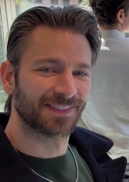 Derek Yates on myCast - Fan Casting Your Favorite Stories