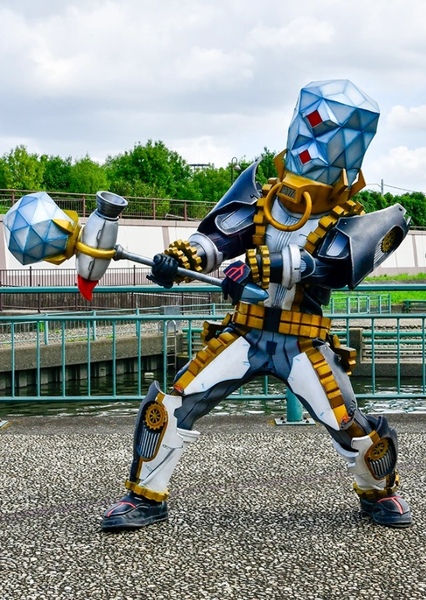 Diamond World Fan Casting