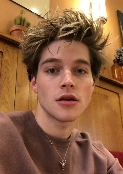 Fan Casting Aaron Taylor-Johnson as Atlas Corrigan in It Starts with Us ...