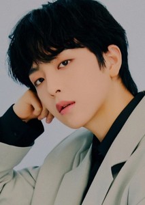 Photos of Kim Si-hun on myCast - Fan Casting Your Favorite Stories
