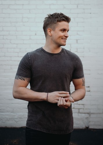 Levi Hummon Fan Casting