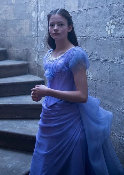 Fan Casting Mackenzie Foy as "Snow White And The Seven Dwarves" in ...