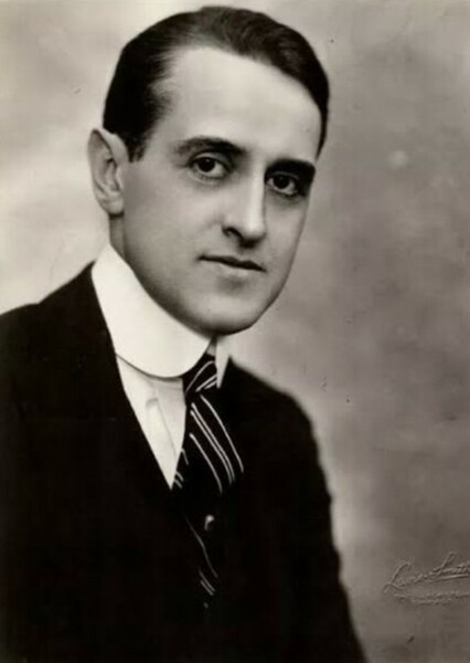 Taylor Holmes Fan Casting