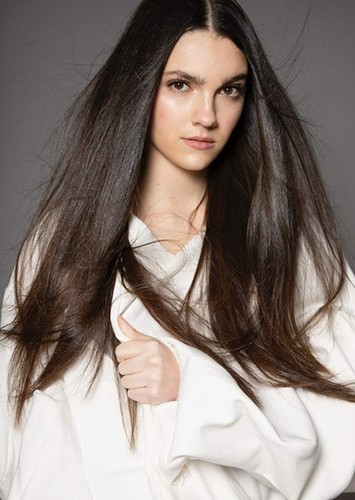 Emily Carey Fan Casting for Actresses who should play a strong female character in live action ...