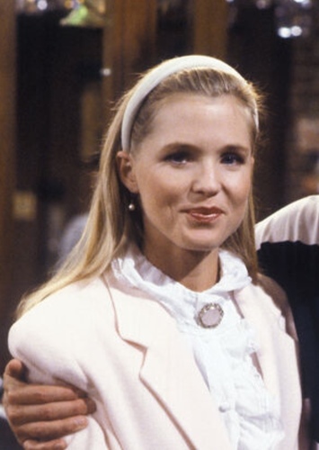 Fan Casting Olivia Holt as Kelly Gaines in Cheers (2022) on myCast