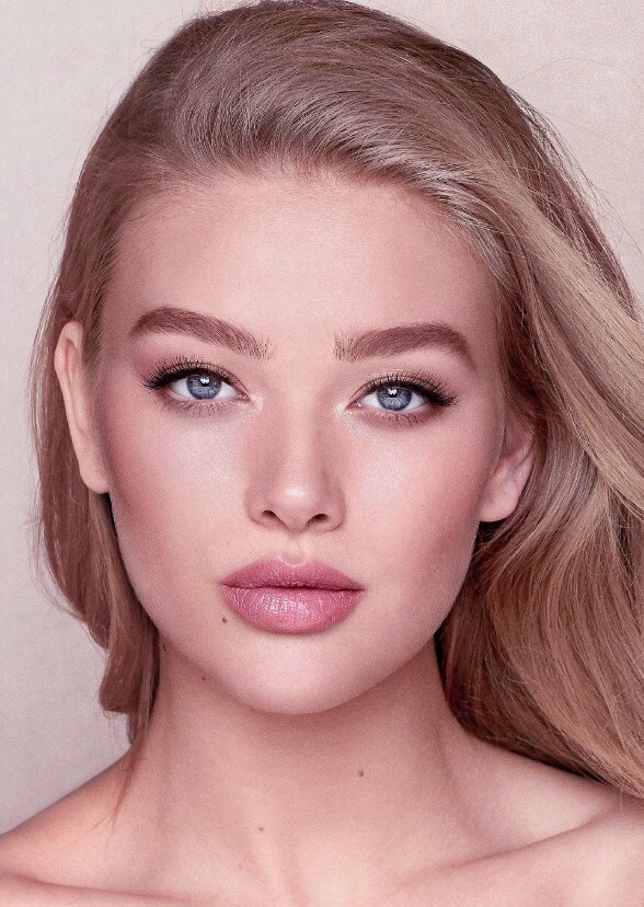 Fan Casting Catwoman (Injustice 2) as Catwoman in Characters that ...