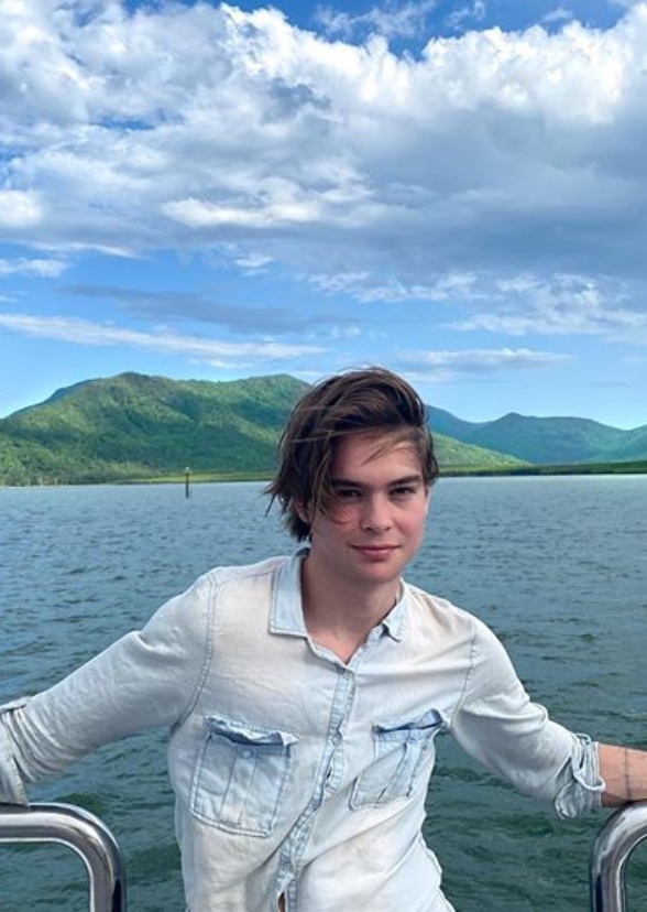 The blue queen Fan Casting on myCast