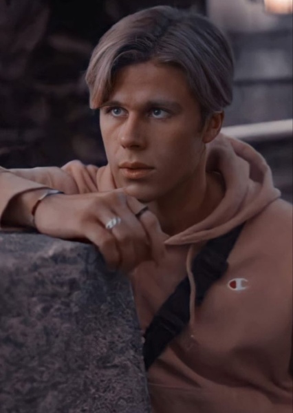 90’s Fan Casting for Which Actors Should've Played Alex Mercer in ...