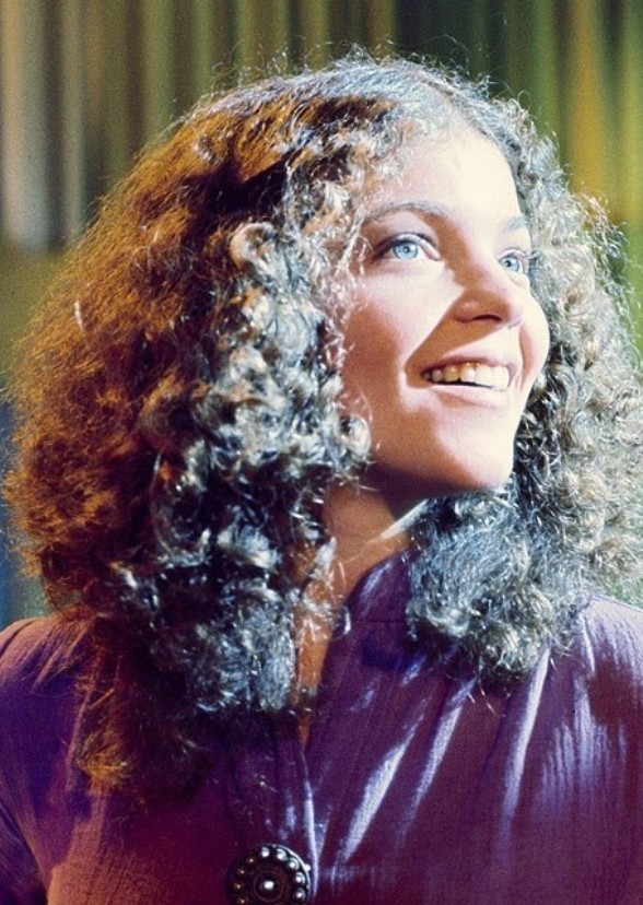 Which Actress Should've Played Sue Snell in Various Decades? Fan ...